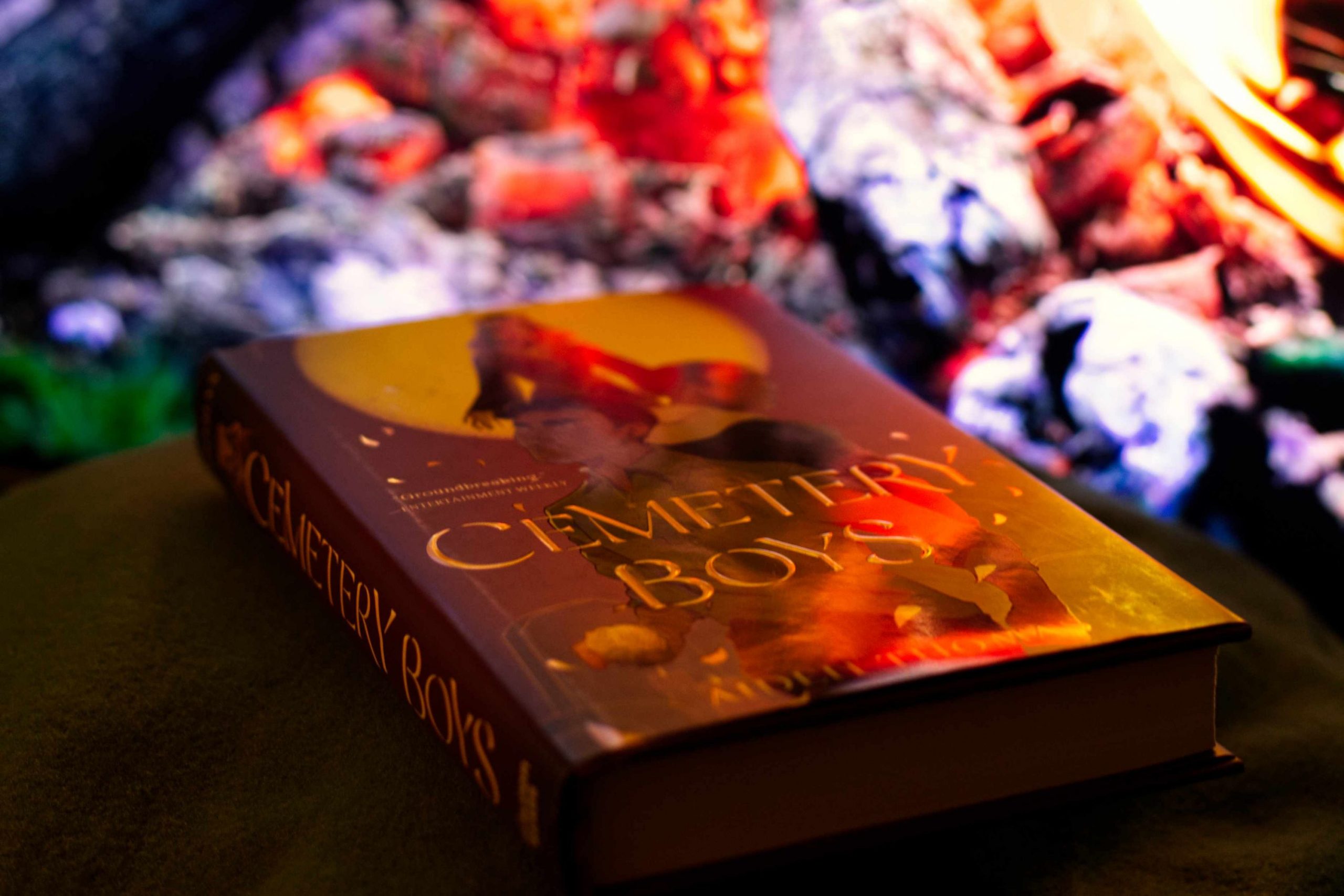 Buchclub | Monatsbuch im August - Cemetery Boys von Aiden Thomas ...